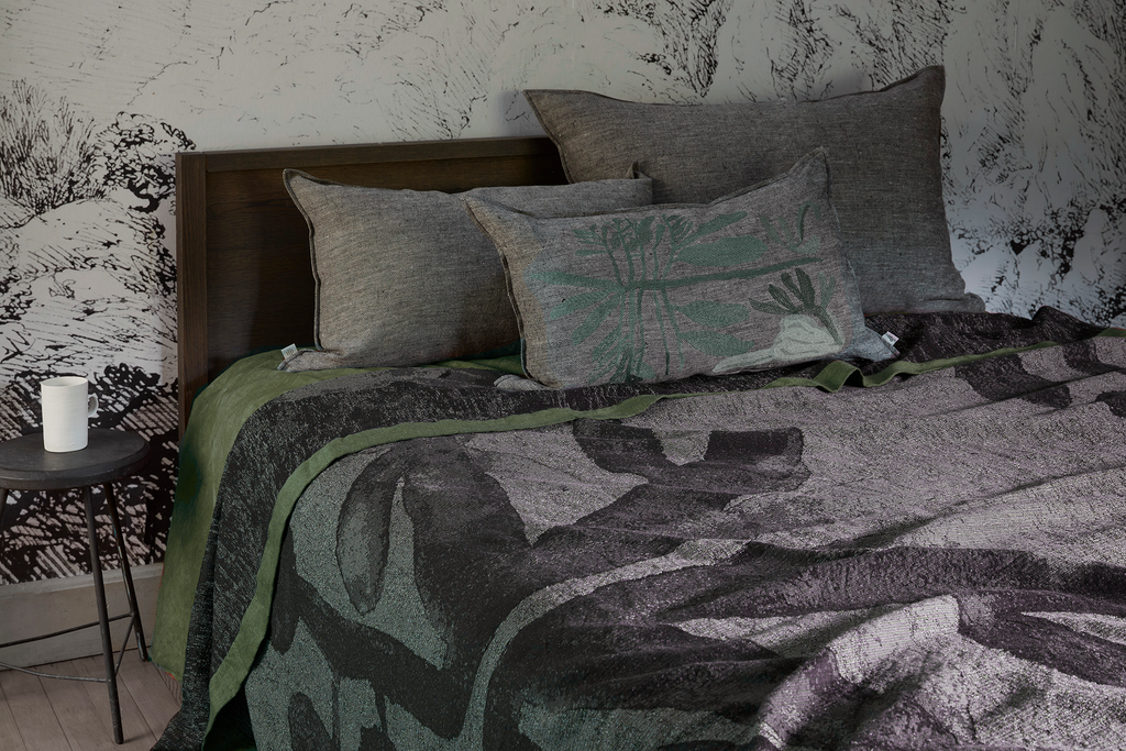 XL Green Watercolour Throw – Evolution Product